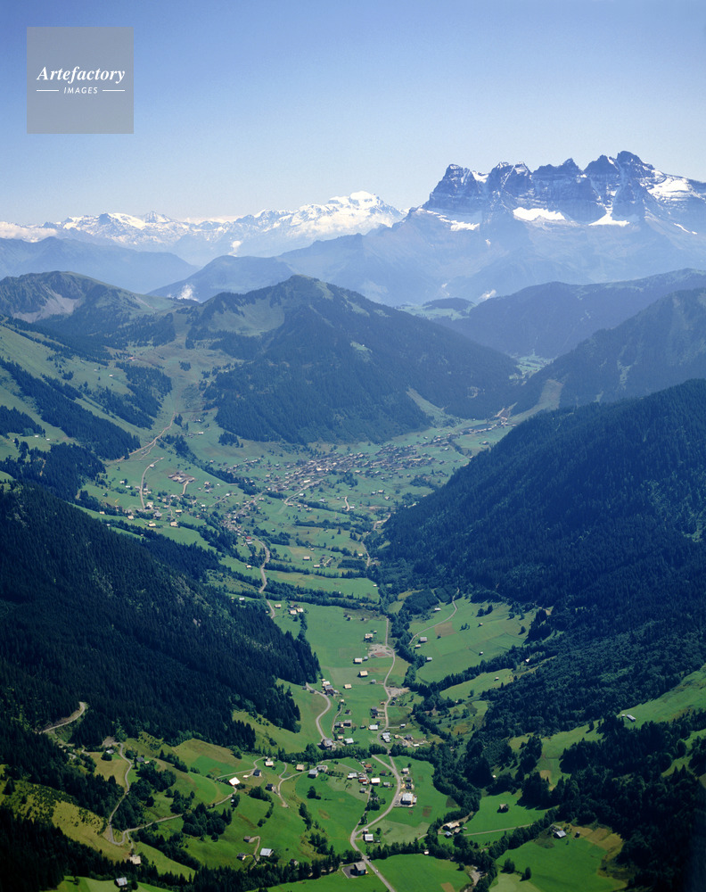 山あいの村,アルプス山脈,仏,Alpes,伊,Alpi,独,Alpen,英,Alps,山,Mountain,航空写真,Aero photo ...